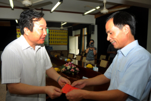 县四副班子领导开展教师节慰问活动 安吉新闻网